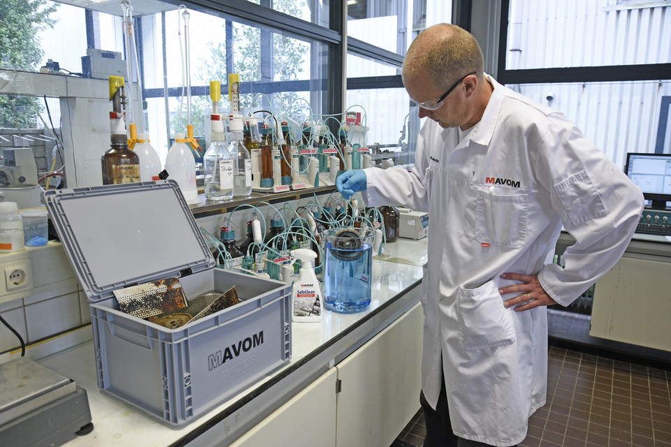 Cinq couleurs, cinq nettoyants purs & puissants - Dobbit