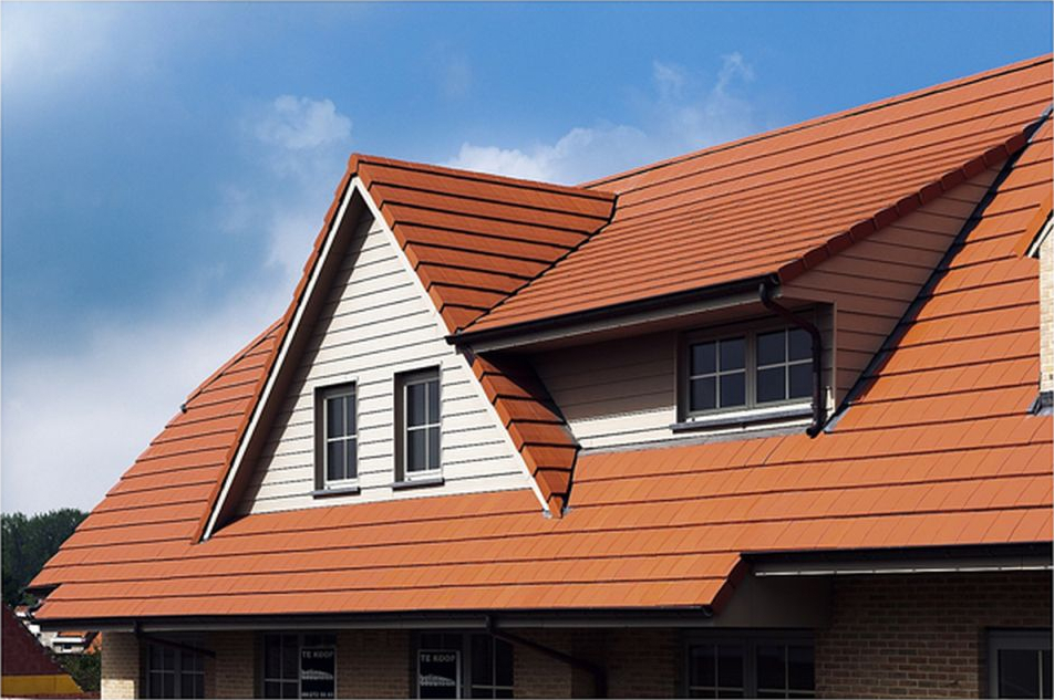 Les tuiles grand format permettent les formes de toit complexes - Dobbit