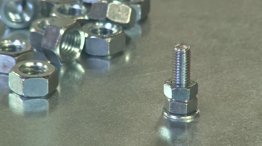 VIS DE BOULON ET ECROUS - Dobbit