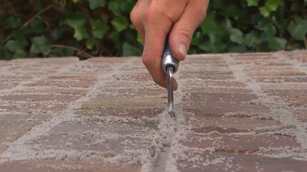 JOINTOYER UNE TERRASSE OU UNE ALLEE - Dobbit