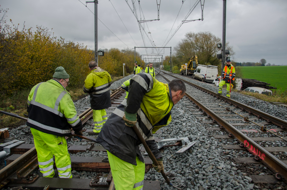 Infrabel passe du papier au digital - Dobbit