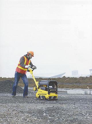 Plaques vibrantes pour un compactage optimal - Dobbit