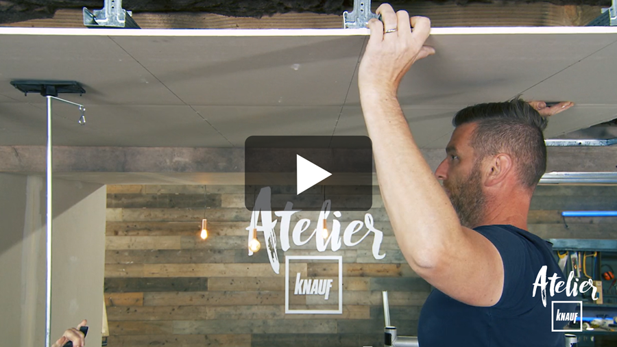 Comment fixer un plafond sur des poutres en bois ? - Dobbit